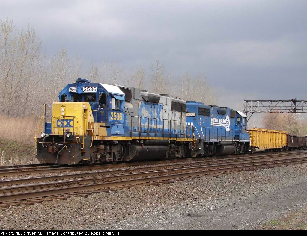 CSX 2536 and CR 2721 on the point of a WB work train at CP 382